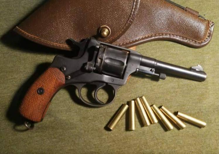 Nagant revolver - iMedia