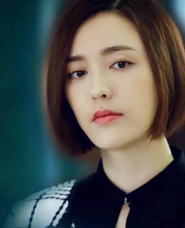 Jiarong Lv: pure and refined, charming and charming - iNEWS