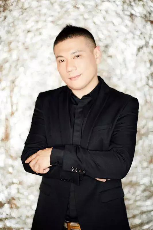 Original Art: 36-year-old married 44-year-old Bai Xue, driving a luxury ...