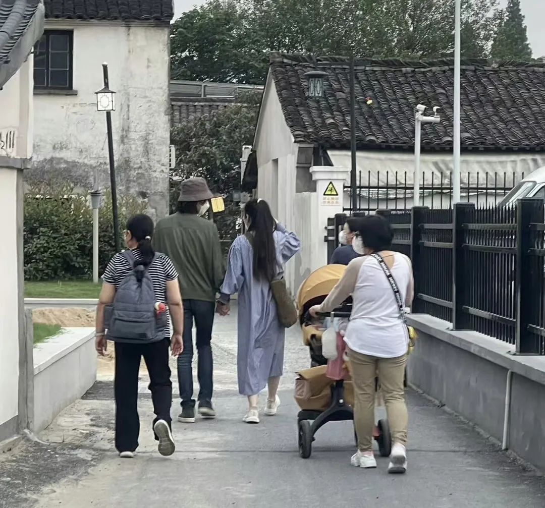 Song Yi, Li Qin, Wu Qian, Xiang Zuo Guo Biting, Li Xiang - iNEWS