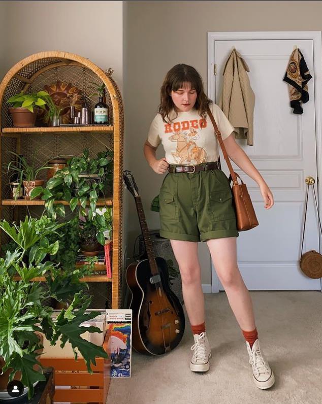 This is the real outfit with thick legs and wide hips. Follow the ...