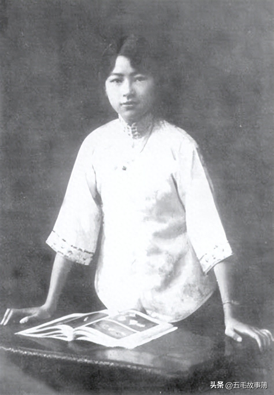 In 1936, his aunt Liang Sishun broke into Lin Huiyin's home, pointed at ...