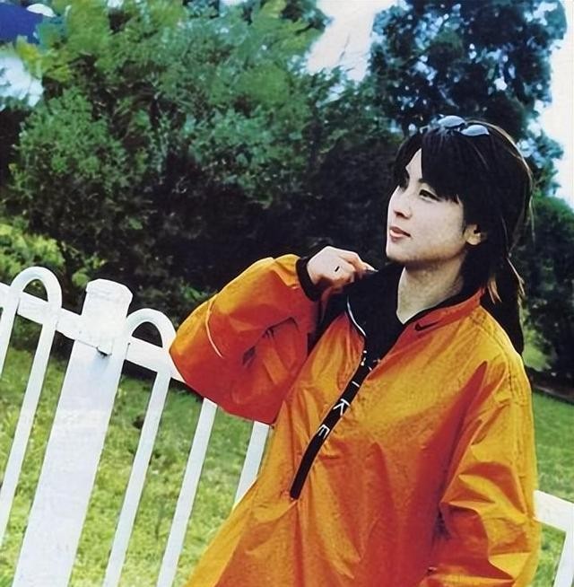 She is the "cleanest" female singer. One song has been popular for 28 ...