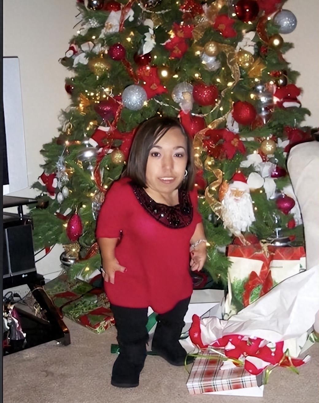 Falling in love with an 86cm dwarf wife, their love is full of ups and ...