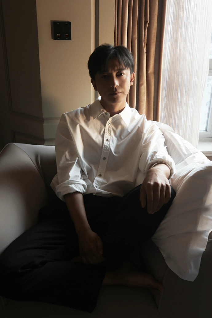 Li Jiahang injured a rib in hot springs - iMedia