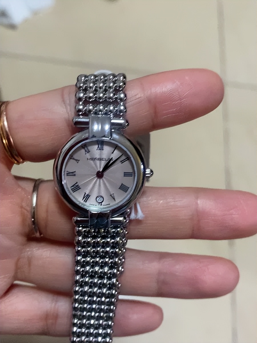 How about the Heberlin watch, let's take a look at this Heberlin watch ...