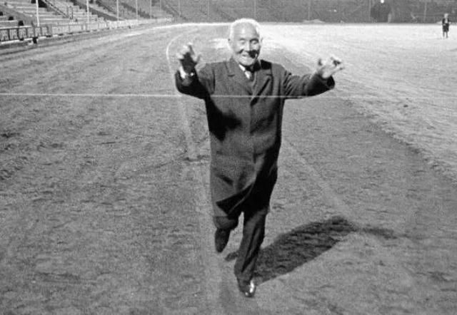 The world record for the slowest marathon in history: 42 kilometers ...