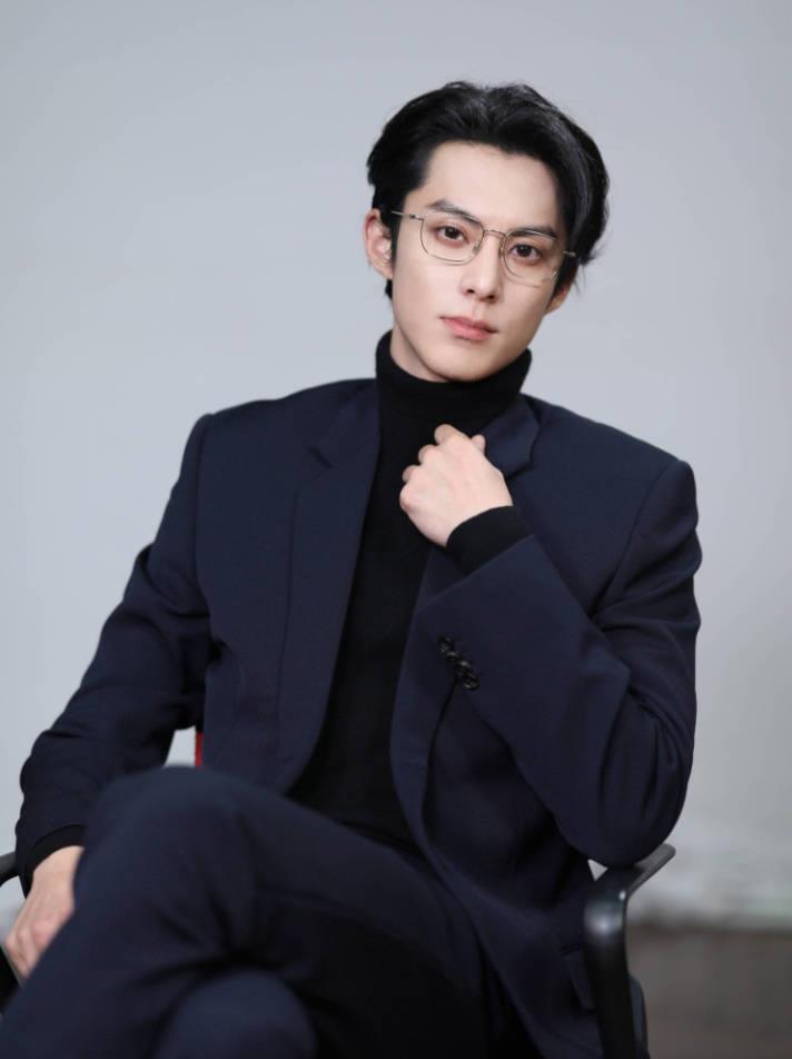 Wang Hedi reveals the artist's chat template, uses humor to relieve ...