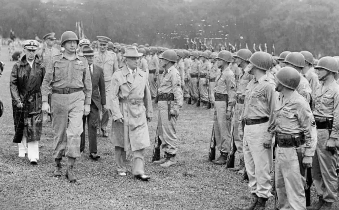 The largest US corps in World War II: the 12th Army Group, which was as ...