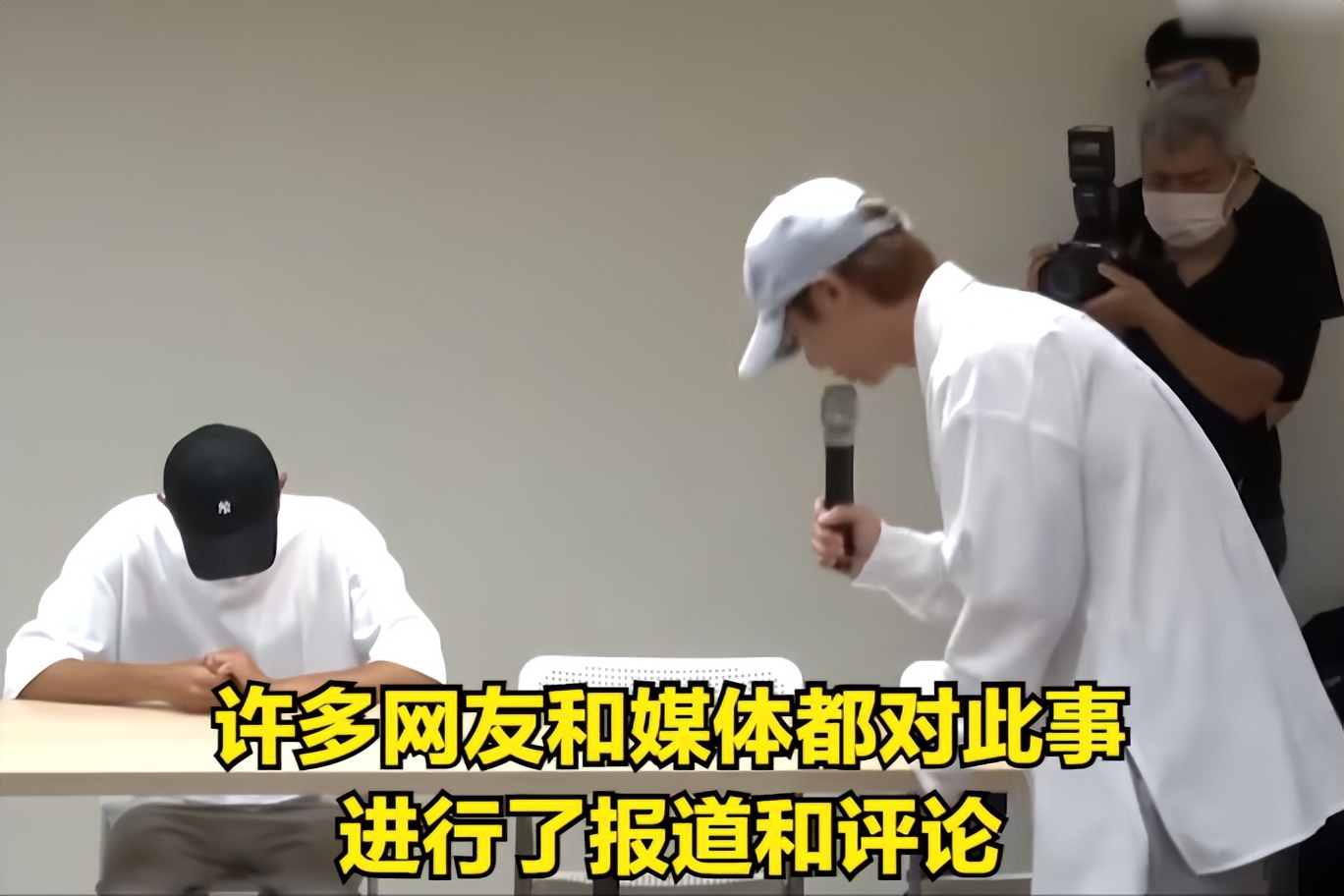Apologizing to Yao Le at the press conference, Aaron Yan left the stage ...