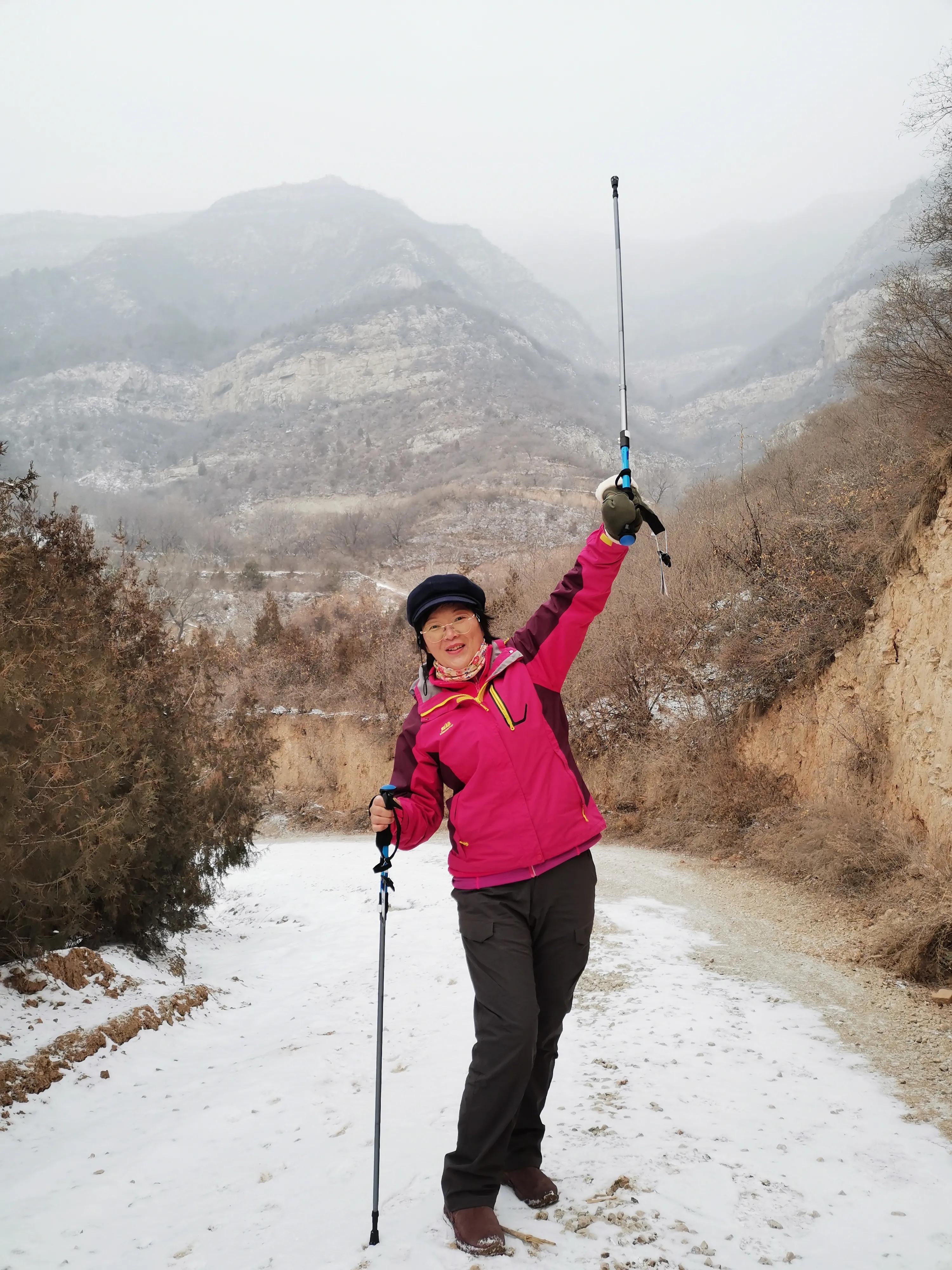 Trekking in the snow at Laoren Temple - iNEWS
