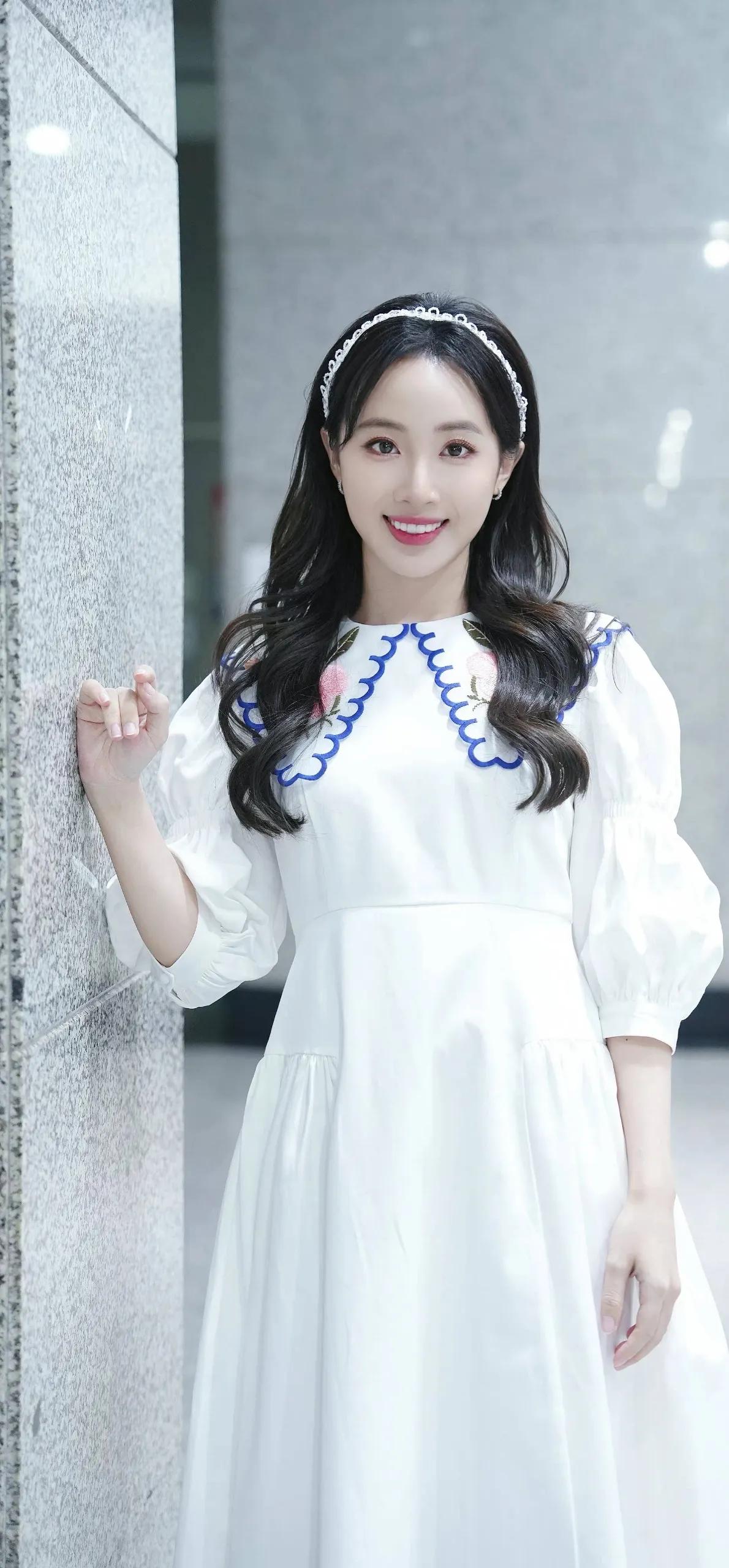Temperament female singer Ye Jia - iNEWS