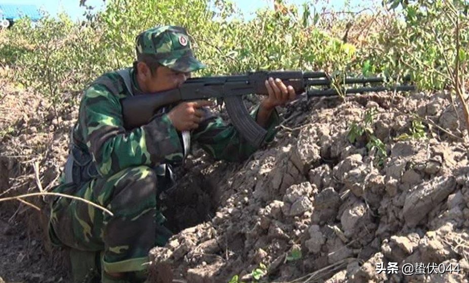 Vietnam tul1 light machine gun - iNEWS