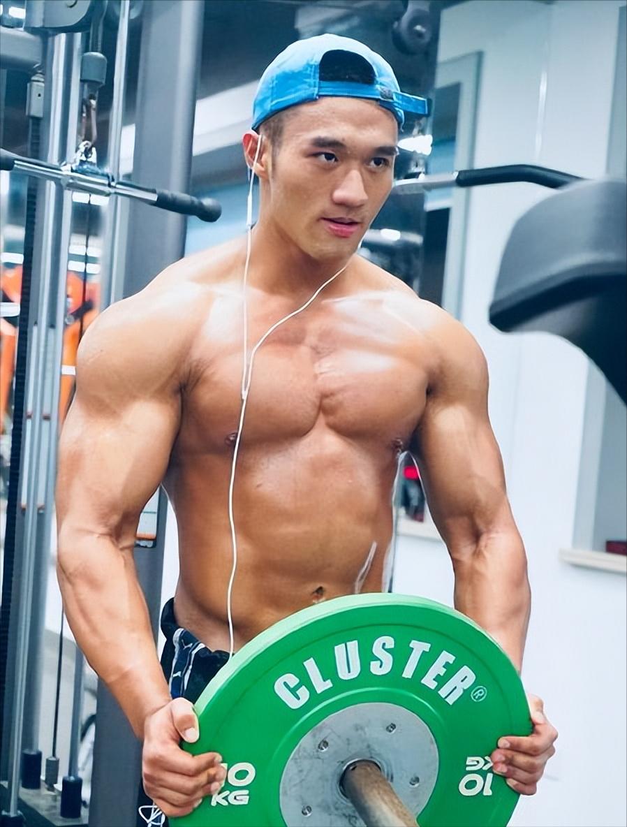 10 pictures and 9 cracks!Xie Ziqiu's new male model with an inch head ...