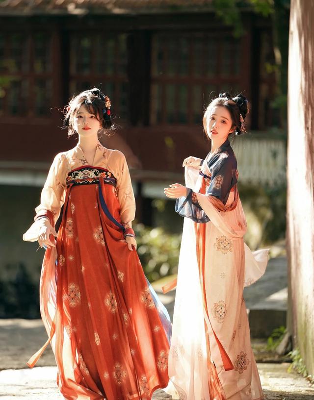 The bright and everyday "Tang Style Hanfu" is very beautiful for spring ...