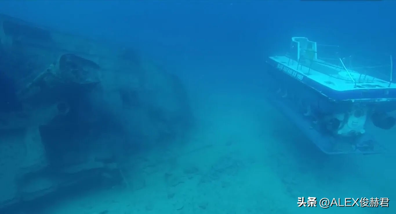 Why do Navy submarines have "glass windows"?In fact, the reason is ...