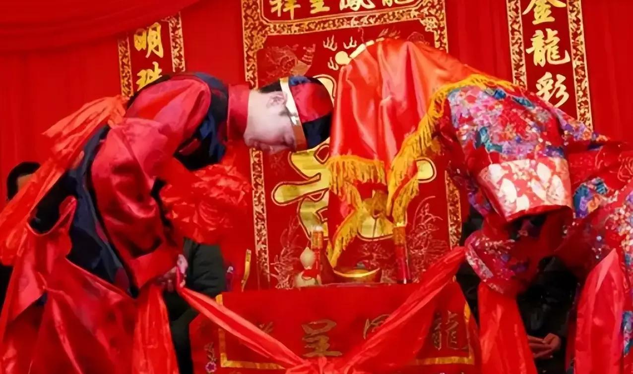 Why did people put stools at the end of beds in ancient times? The ...