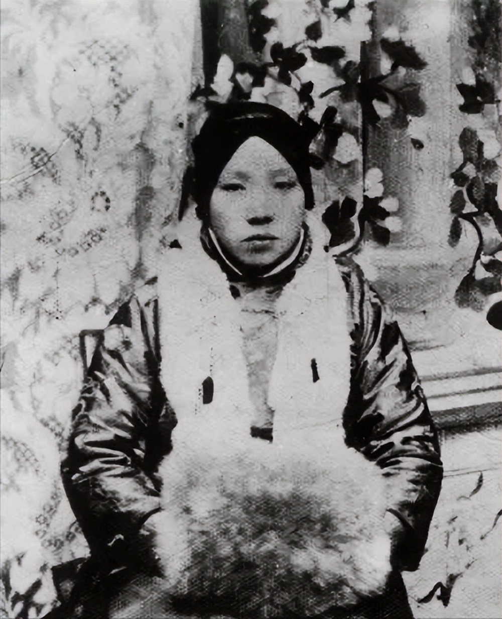 Chiang Kai-shek wanted to marry Song Meiling and had to give up 3 women ...