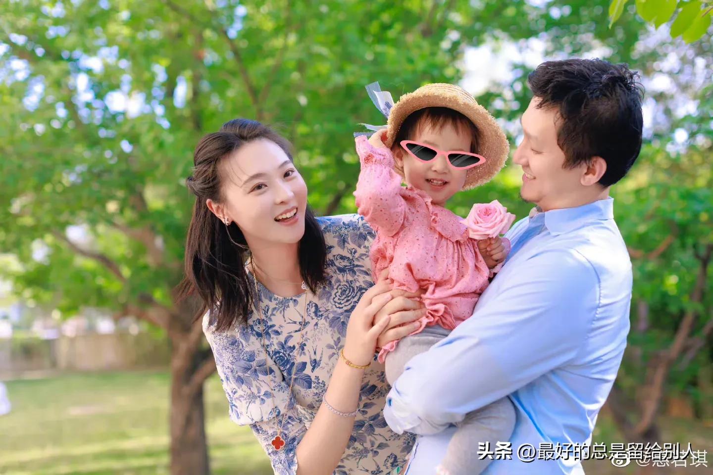 On the fifth anniversary of marriage, Hui Ruoqi posted beautiful photos ...