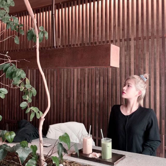 Cui Zhen's daughter posted the first beautiful photo of her rhinoplasty ...