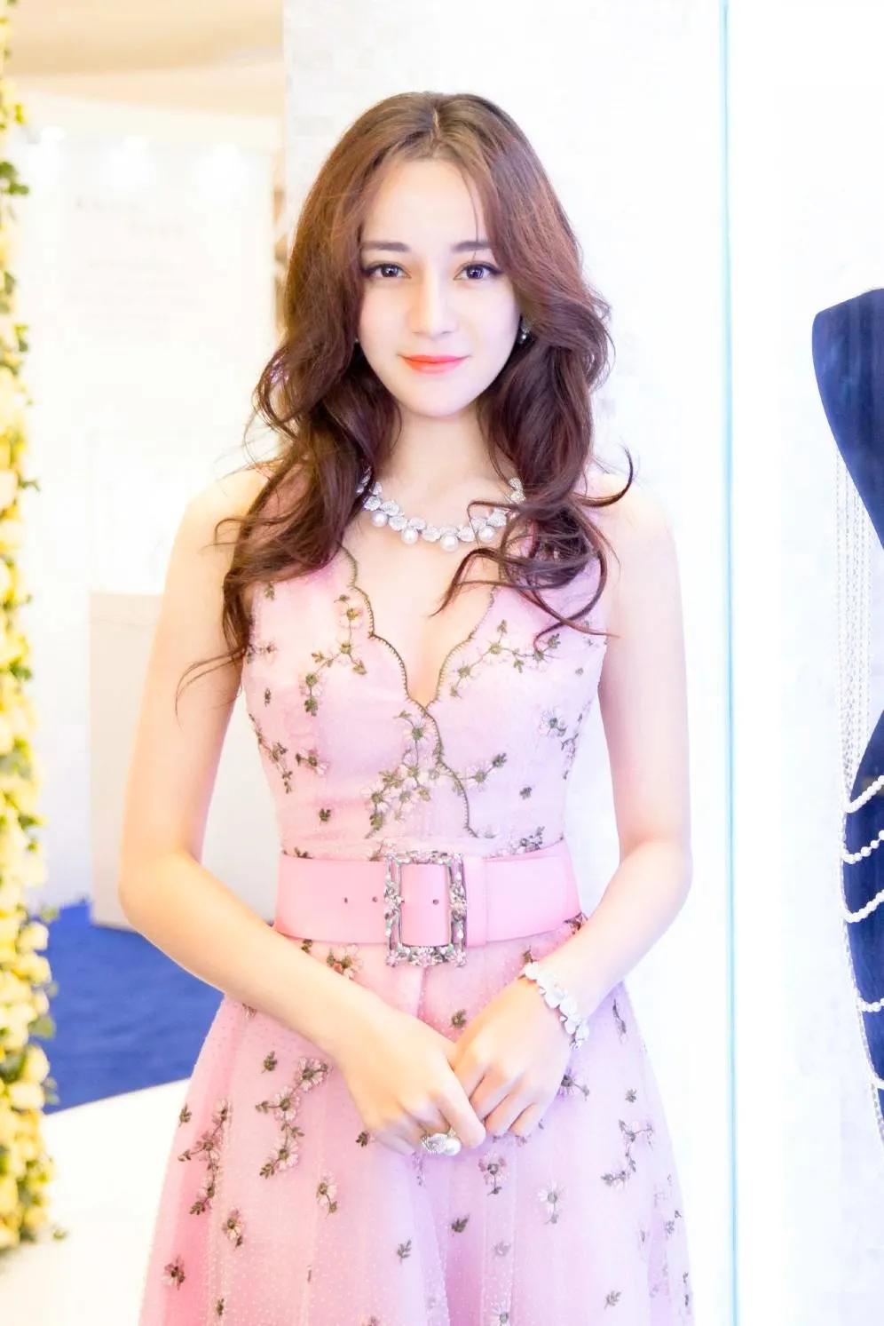 Di Lieba, Xinjiang's No. 1 Beauty with Exotic Style - iNEWS