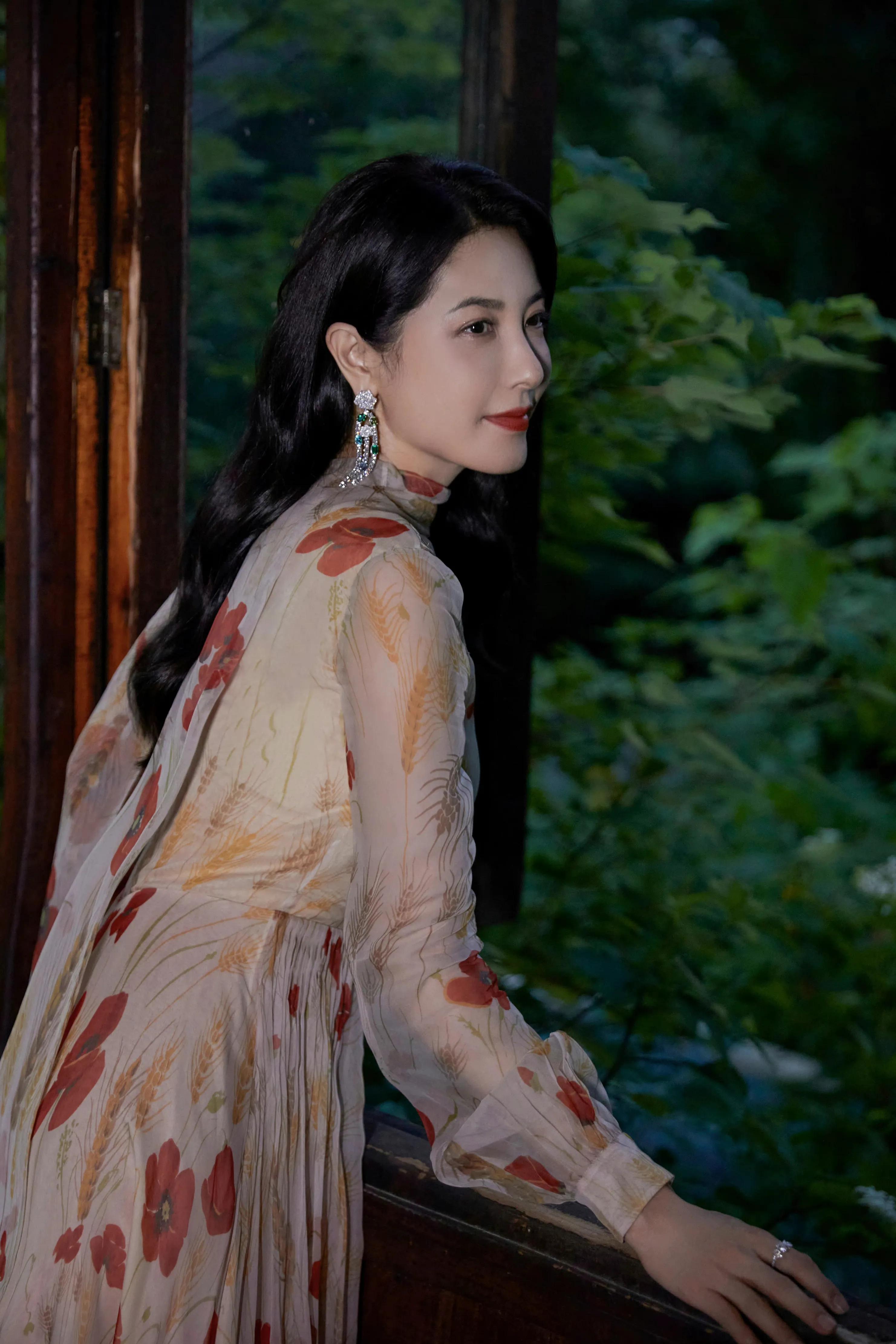 Zeng Li of Leng Yan and Noble Temperament - iNEWS