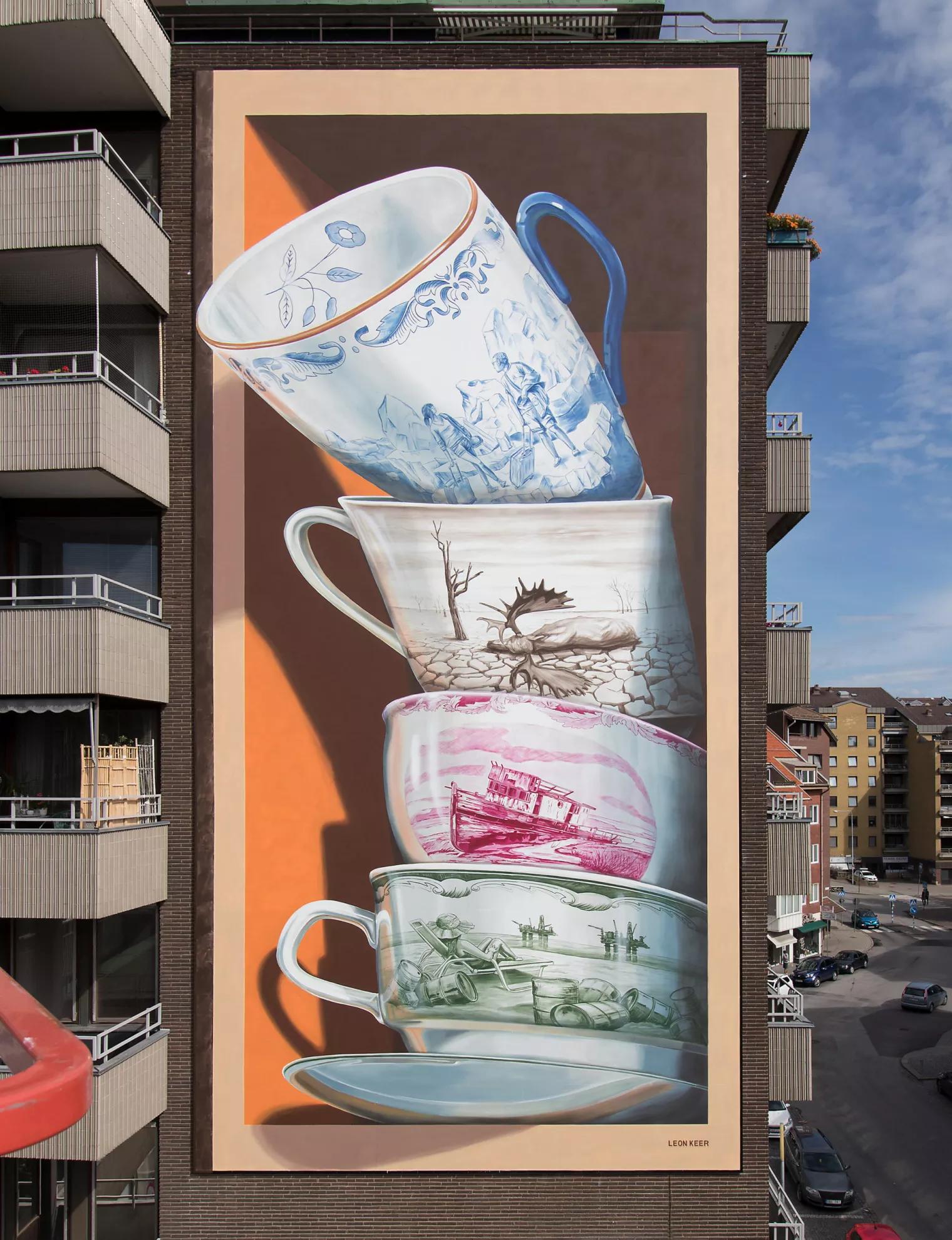 Hey!Human beings, be careful of the "cups" hanging above your head - iNEWS
