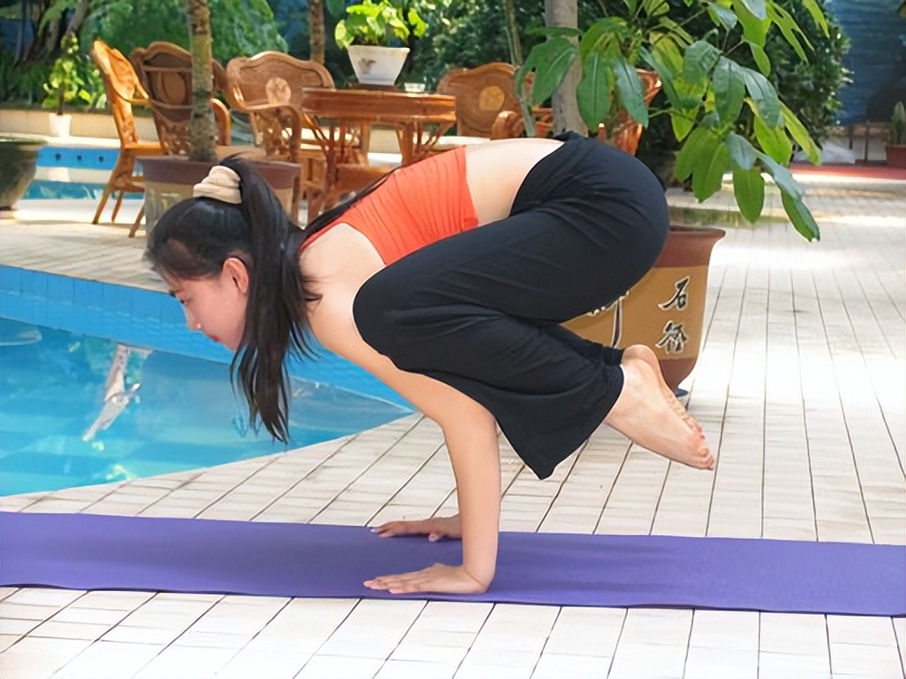 Yoga advanced squat posture, smart body balance ability - iNEWS