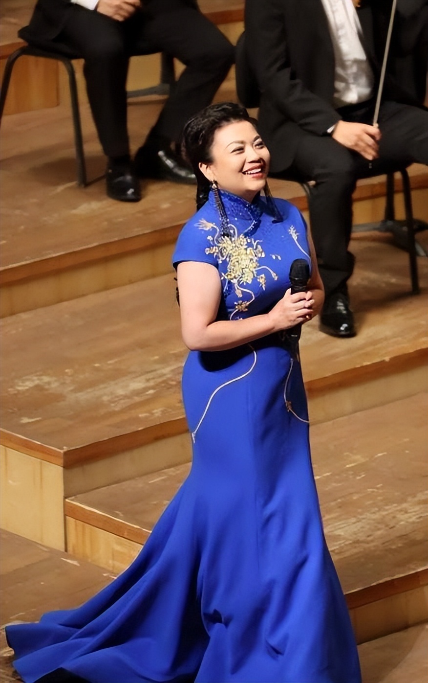 Singer Zhang Ye broke up with Zhang Xing for 25 years: she is still ...