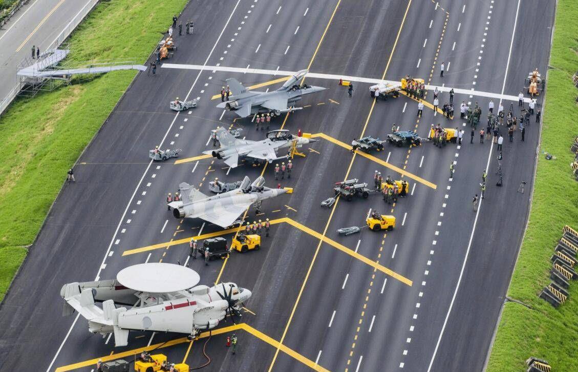 "Top of the battlefield! The People's Liberation Army demonstrates its ...