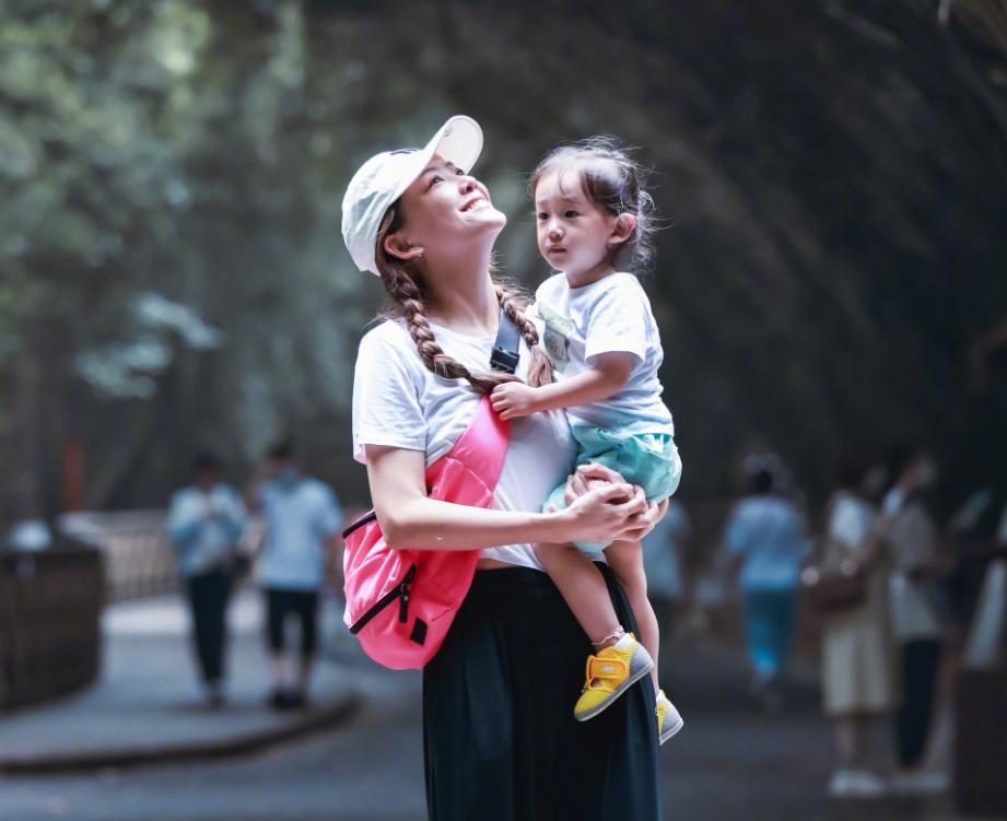 Cherrie Ying, on the hot search!Not because of Chen Xiaochun, but ...