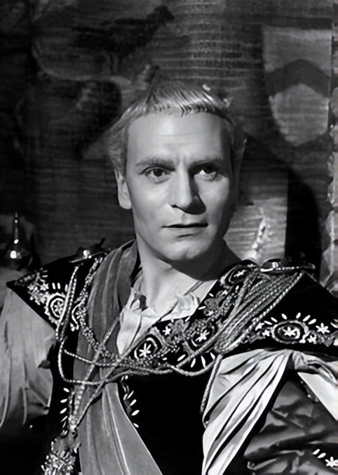 "Hamlet" classic lines - iNEWS