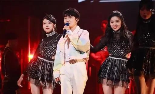 Zhou Shen's 9th Anniversary Concert: Nine languages singing English ...