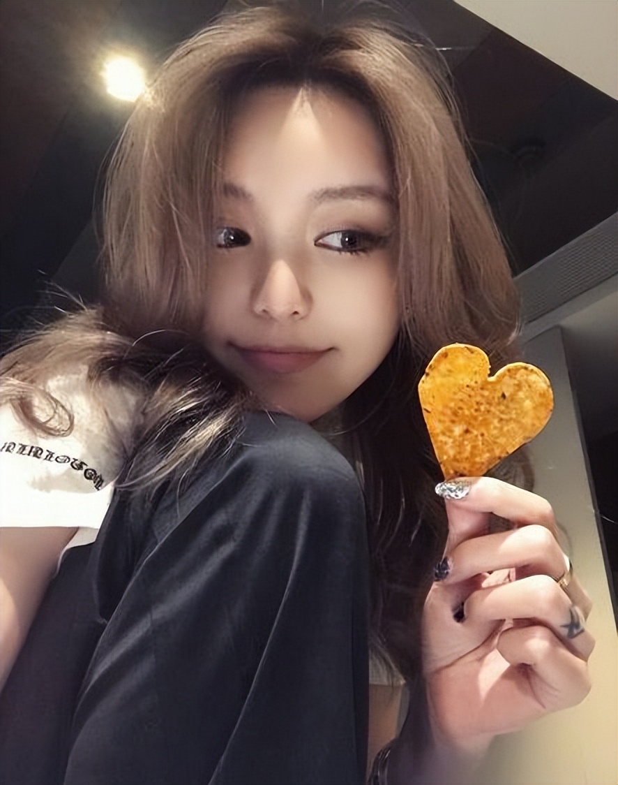 The bright focus is unstoppable! Zhou Yangqing's kiwifruit green ...