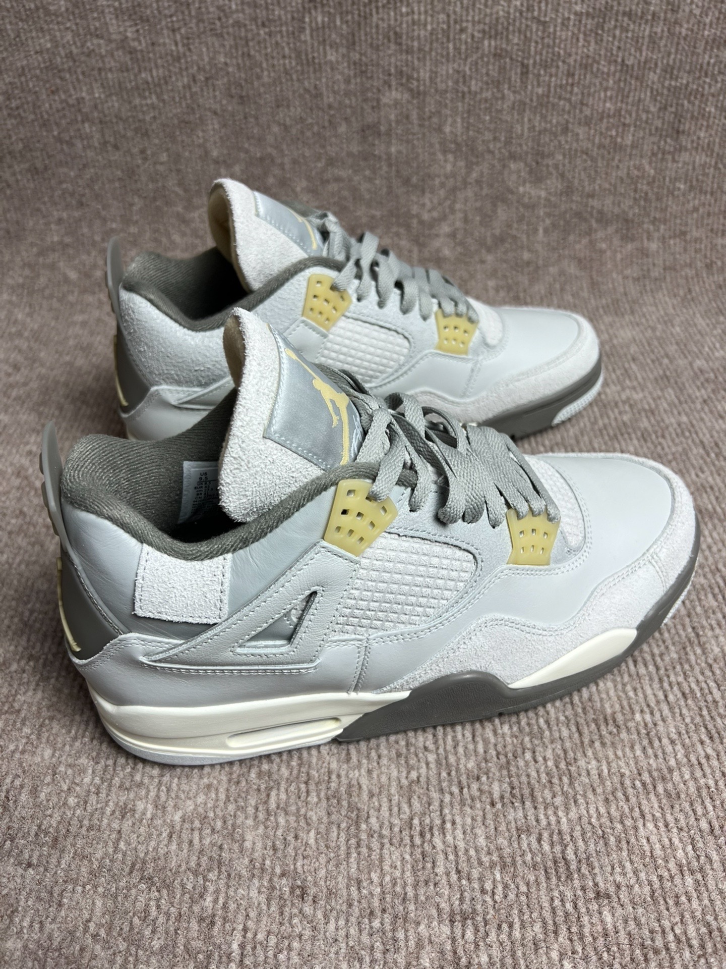 Do you own the all-match Gray Rabbit AJ4? - iNEWS