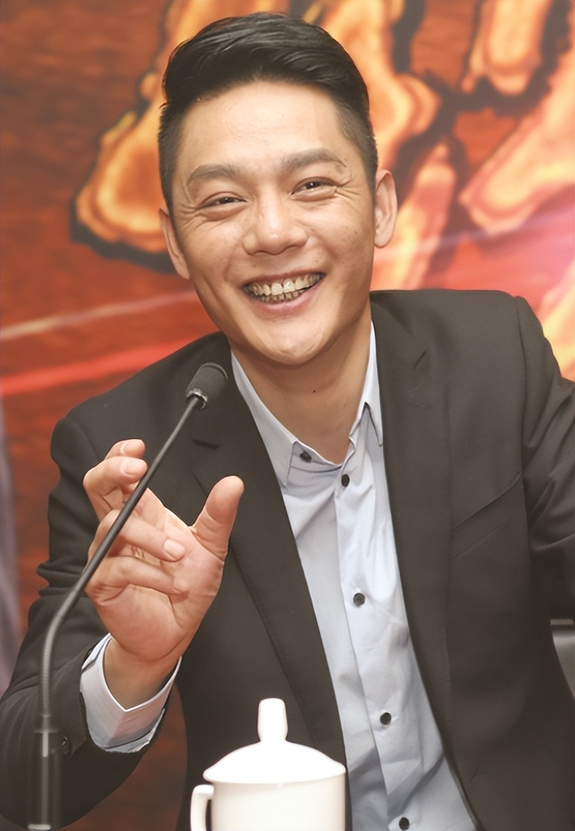 Fu Chengpeng: After he became famous, he abandoned his bad wife and ...