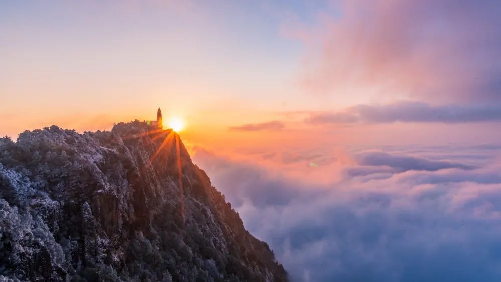 Binchuan, Dali: The beauty of Jizu Mountain in the golden autumn season ...