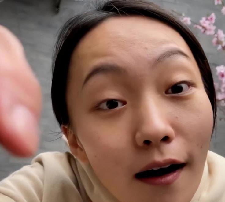 After Crazy Sisters disbanded, Shao Yuxuan was in bed and taking oxygen, and Zhang Xiaohua ...