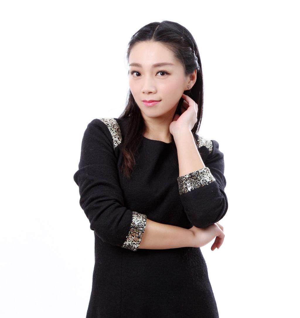 In the evening of 2012, singer Fu Li smiled at the courier and made her ...