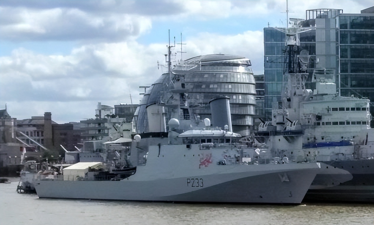 British 2,000-ton surface ships broke into the South China Sea to ...