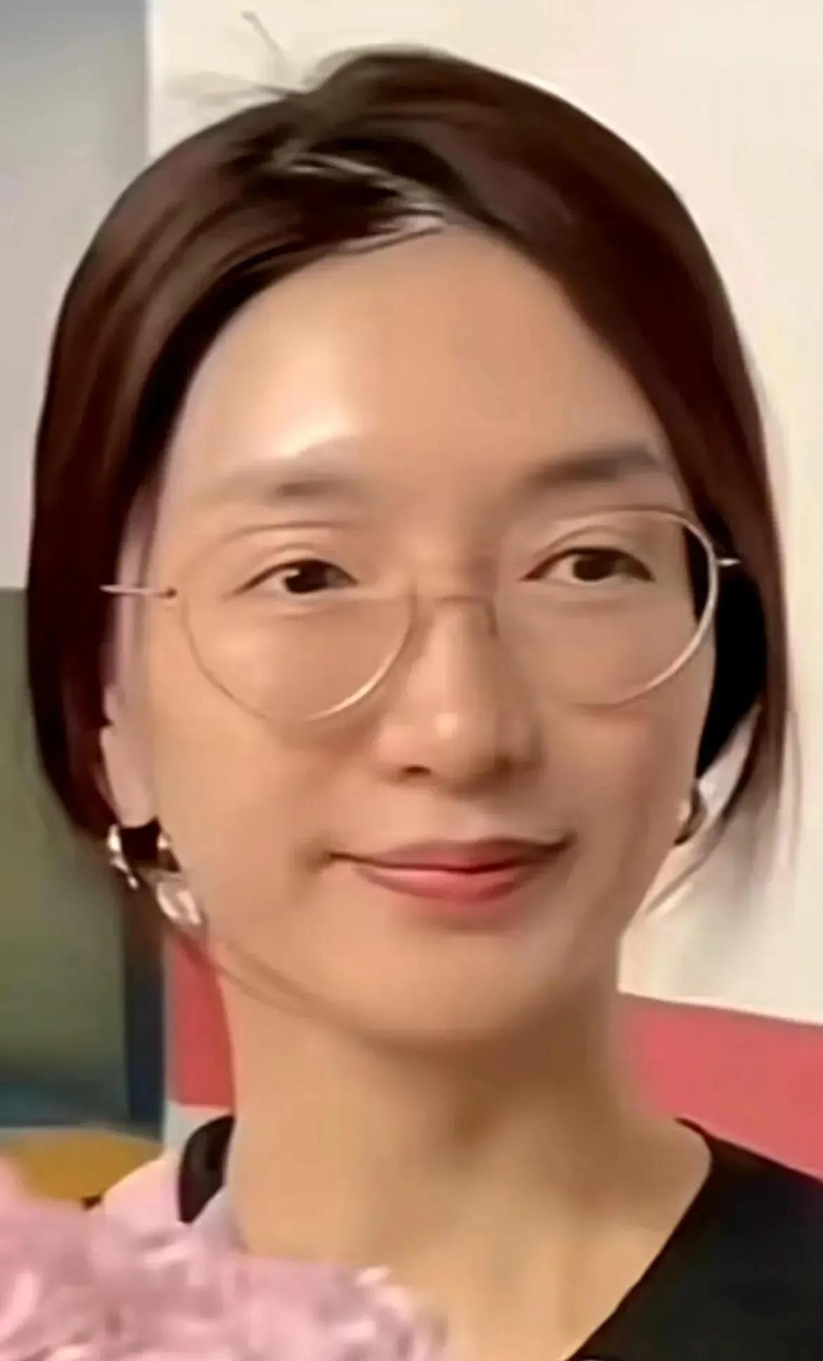 The 36-year-old Jiang Shuying reconciled with Suyan and calmly faced ...