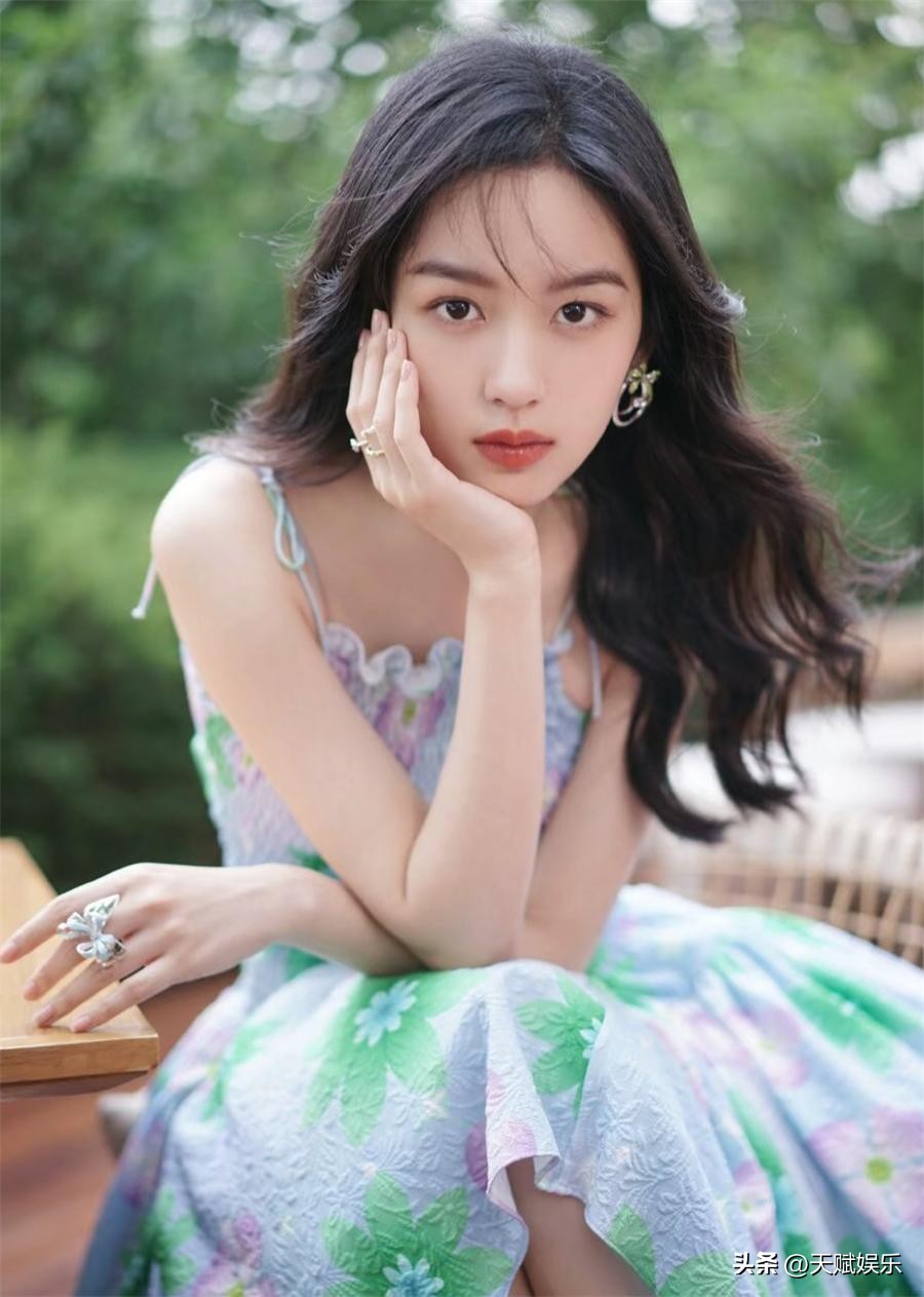 Film and television actress Zhou Ye photo album (14) - iNEWS