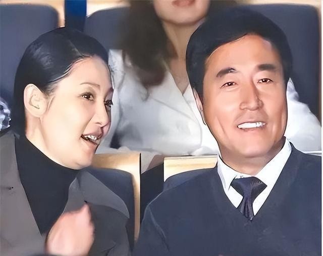 Now I understand that Yang Lixin supported Xu Fan for three years, in exchange for Feng Xiaogang ...