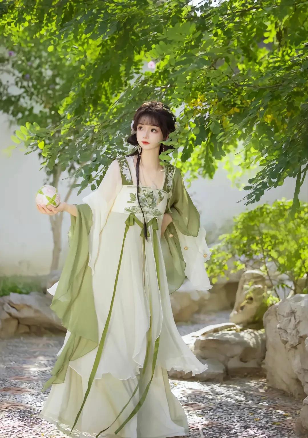 Douyin Hanfu appreciation - iNEWS