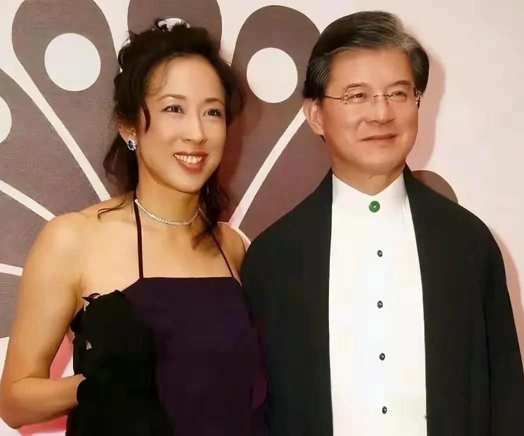 Luo Kangrui stood and took a photo with his children and was praised ...