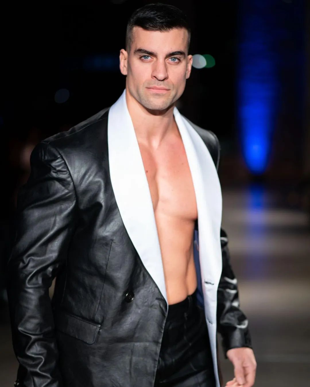 Holding Carrie Bradshaw Muscular Male Model, Top Male Model in France ...
