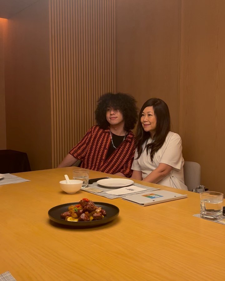 60-year-old Lin Zhimeihan showed up, her skin is smooth and rosy, she ...