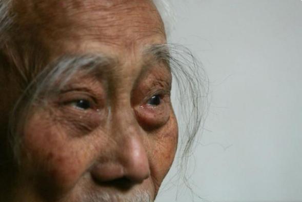 What does it mean for men to have longer eyebrows after 50 years of age ...