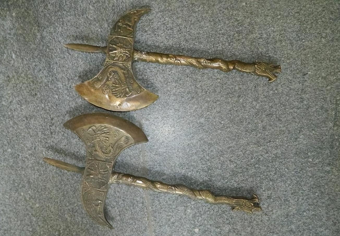 Ms. Xu brought a double-flowered ax to the appraisal, and the expert ...