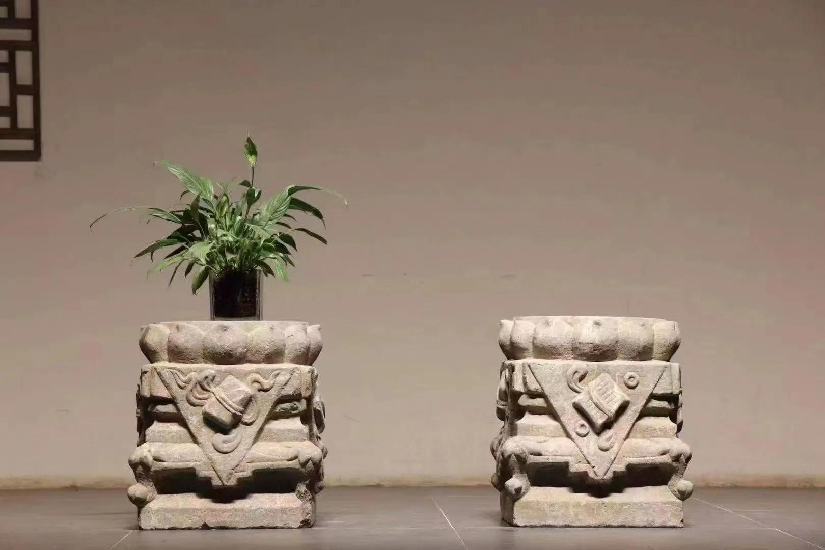 The bluestone elephant trunk pillar pier is atmospheric and delicate ...